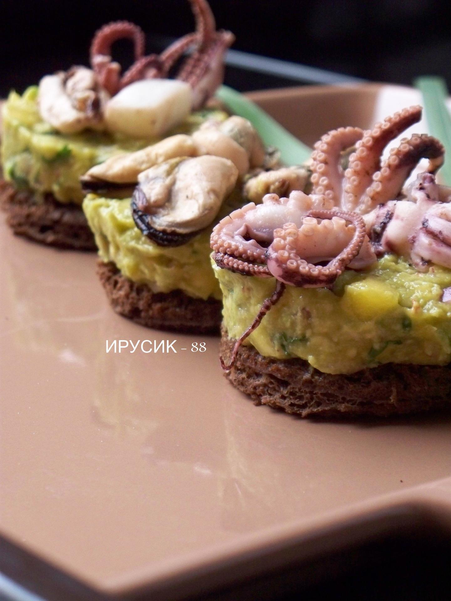 Mango guacamole canapes/ манговое гуакамоле канапе с морепродуктами ...